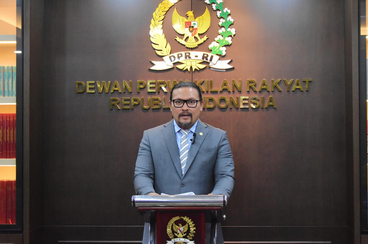 Uji Materi UU Kelautan di MK, Martin Tumbelaka: Norma Bakamla Sah dan ...