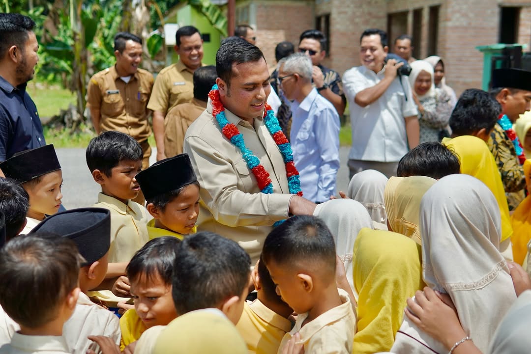 Dari Keluhan Jadi Solusi, Rohid Realisasikan Listrik 6 Km di Kuansing ...